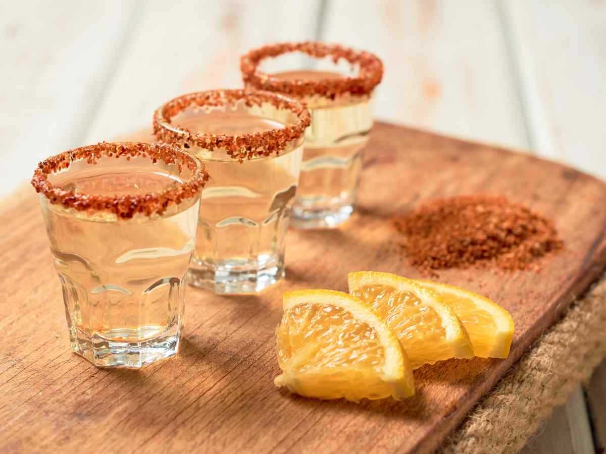 ¿Qué es el mezcal de pechuga? Así se prepara esta bebida artesanal mexicana