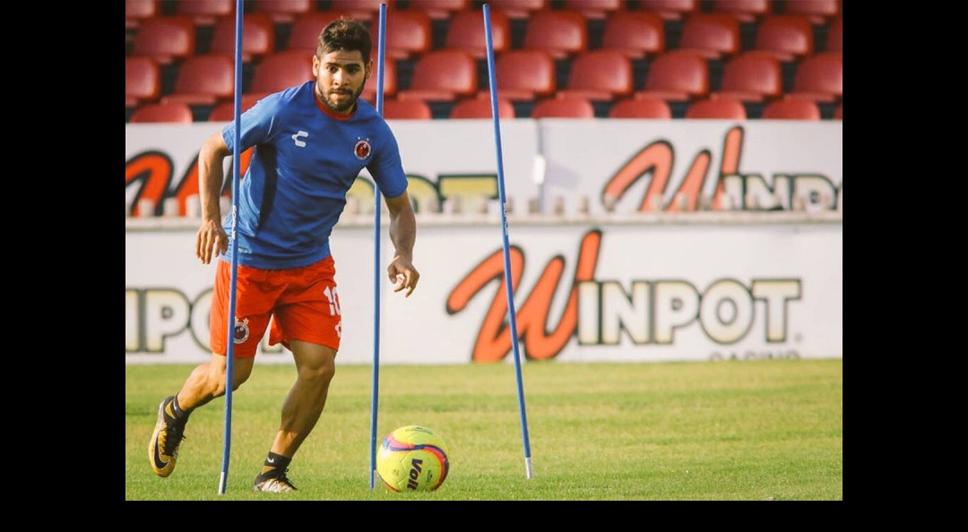 Daniel Villalva apuntala el ataque de Gallos| Excelsior