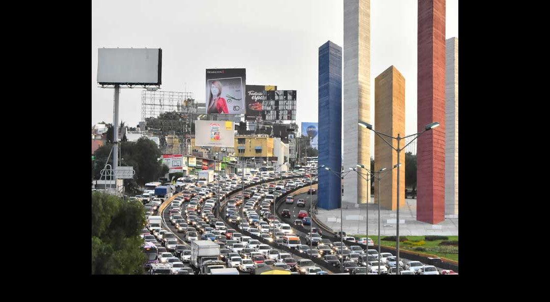 Programa 'Hoy No Circula' aplica para los automóviles con engomado rosa