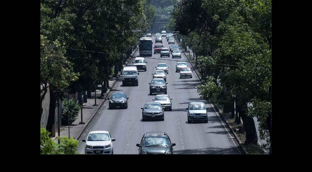 Hoy no circulan autos con engomado rojo y terminación de placas 3 y 4