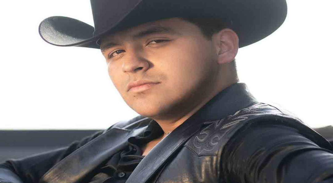 Nodal cumple 23 años; así lo sorprendió Belinda