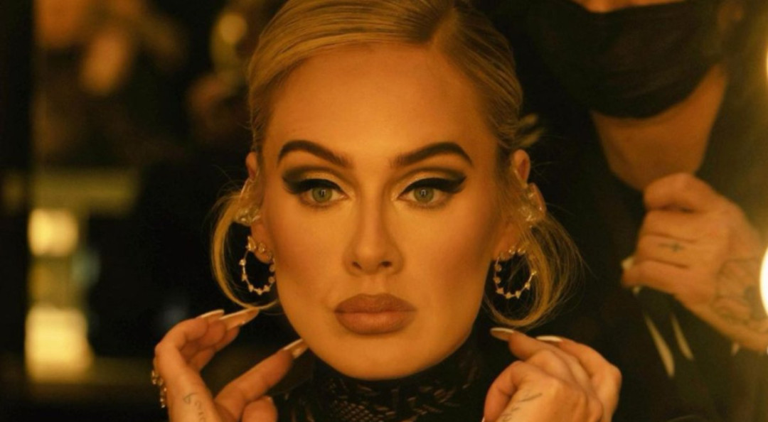 Video Adele Amenazó A Público Que Avienta Cosas A Escenario